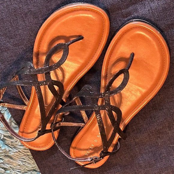 Kelly & Katie | Shoes | Black Kelly Katie Sandal | Poshmark